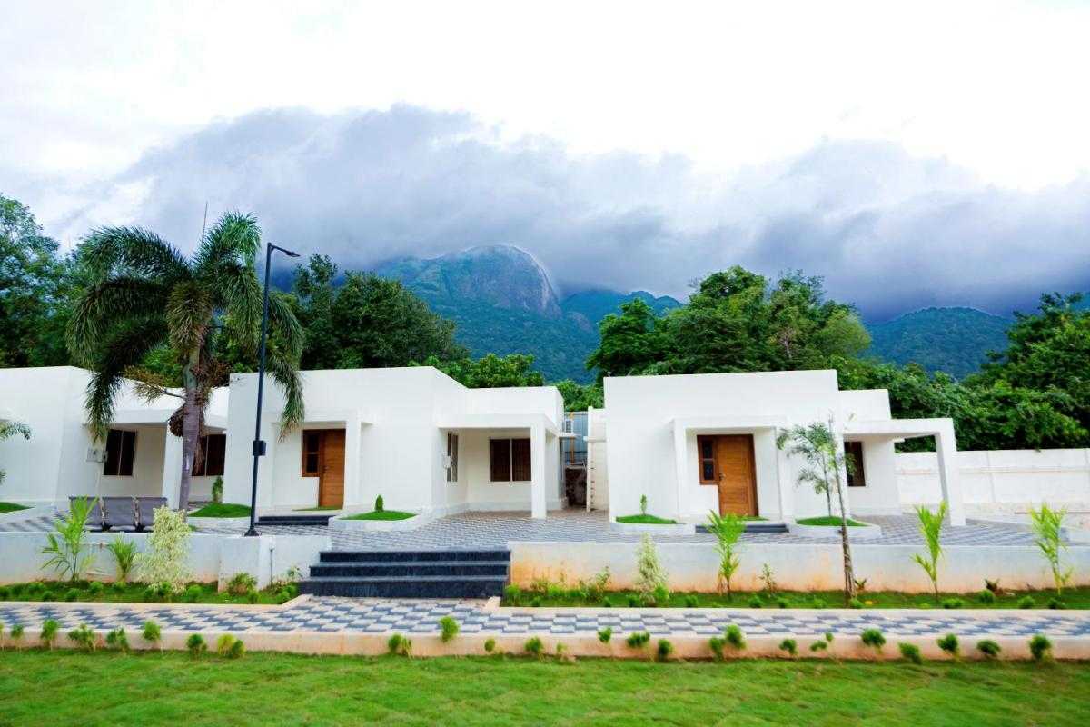 Best Resorts In Ponmudi(2024)