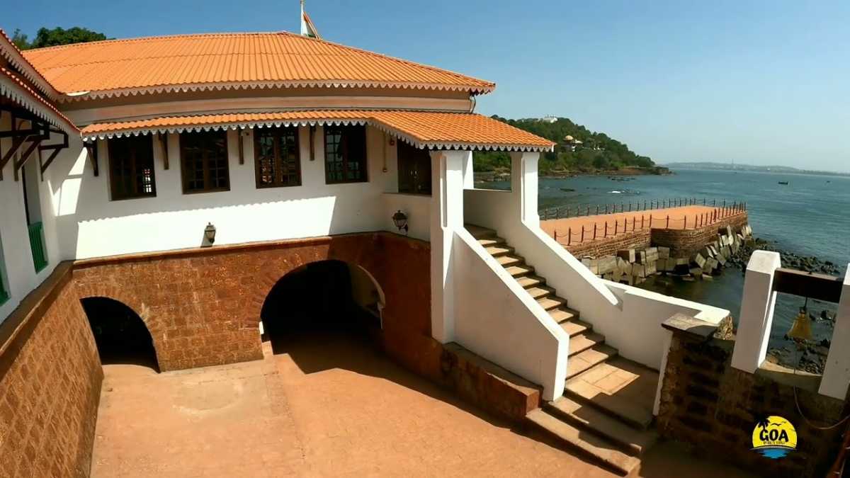 Fort Aguada Goa | Jail, Lighthouse, Images, History